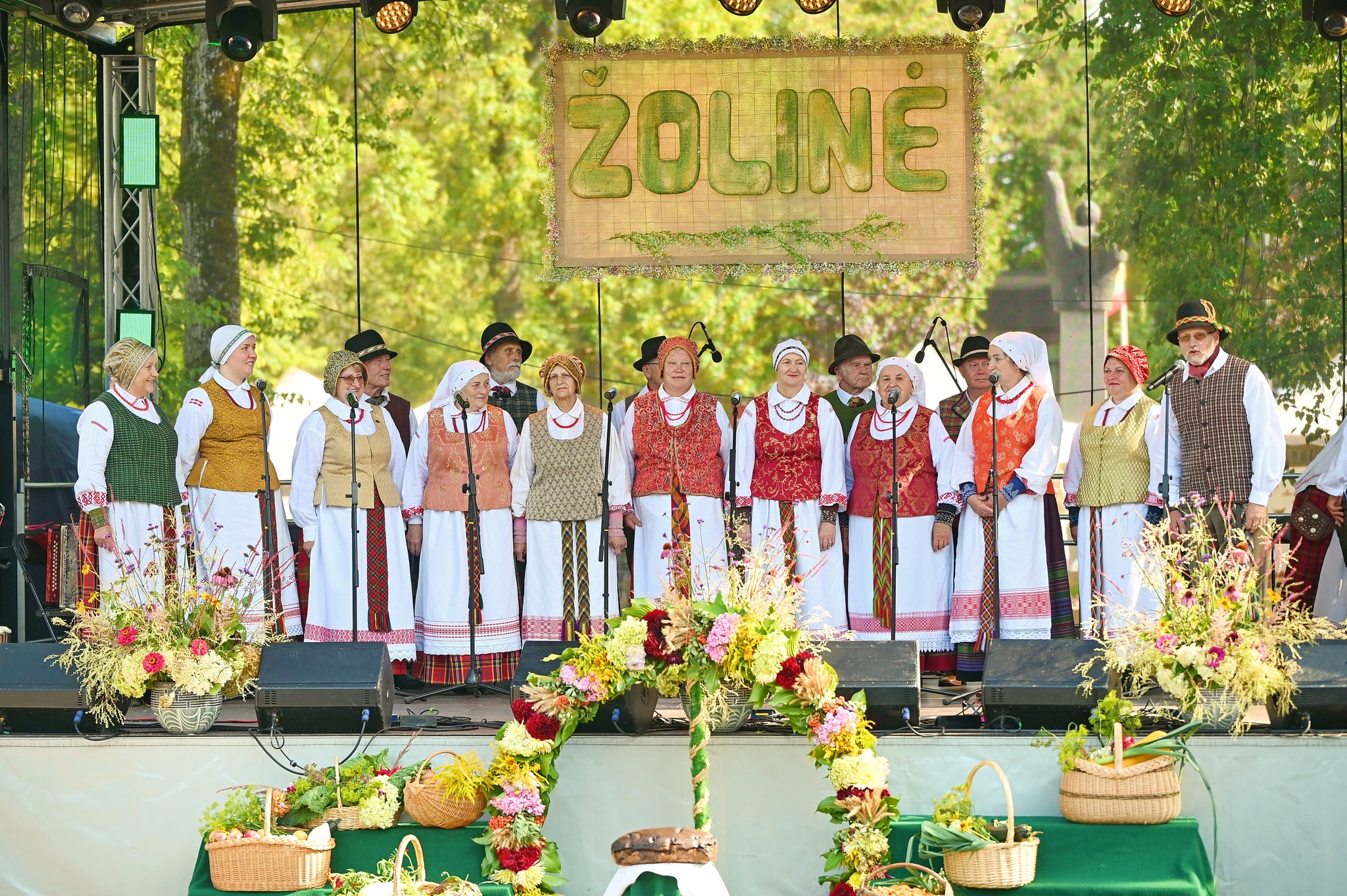 Širvintų kultūros centro Gelvonų filialo folkloro ansamblis „Savingė ...